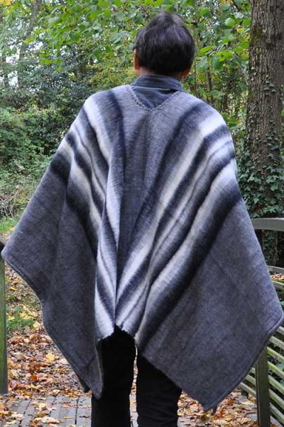 Poncho homme alpaga gris clair - Ponchos alpaga - Homme - Boutique Pérou