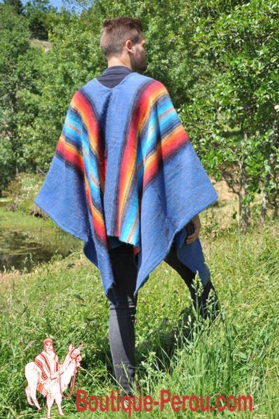 Poncho du Pérou en laine d'alpaga bleu céleste, c'est une pièce unique ...