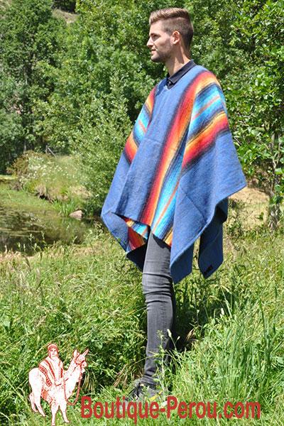 Poncho du Pérou en laine d'alpaga bleu céleste, c'est une pièce unique ...